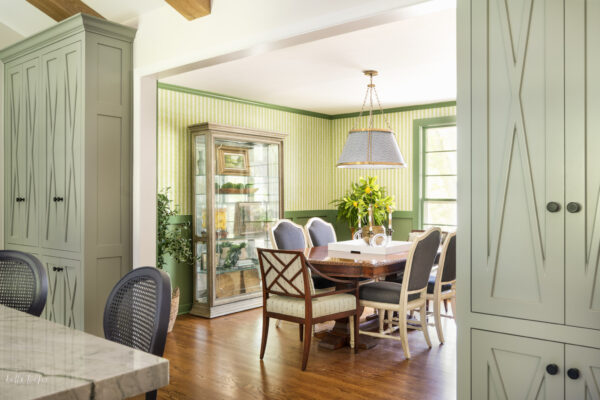 Cracker Box Inspired Cottage Kitchen - Bella Tucker